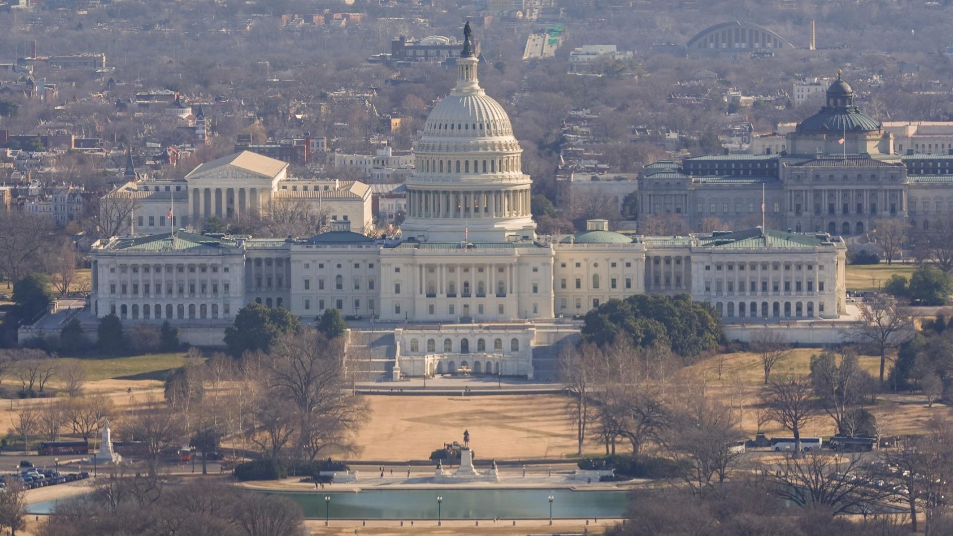 Man running toward US Capitol holding shotgun arrested by police | ktvb.com