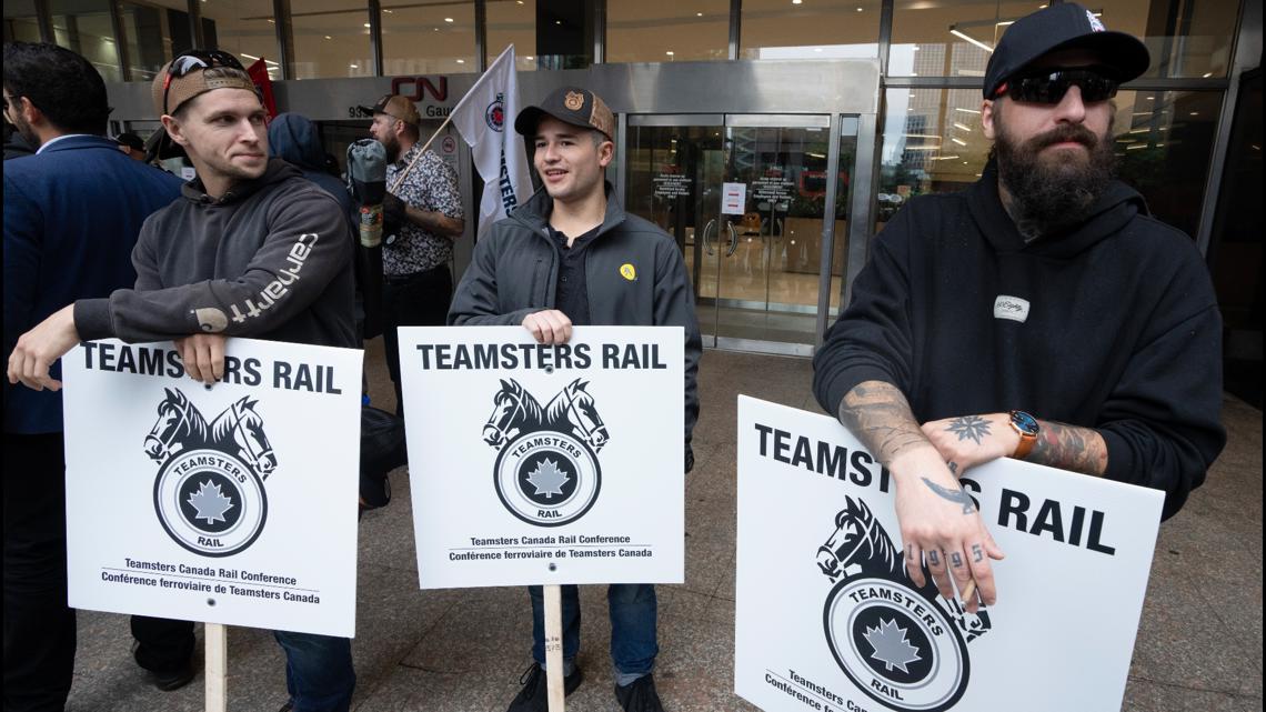 Freight railways in Canada shut down, no travel across US border | ktvb.com