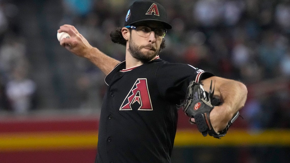 Diamondbacks pitcher hits bird with pre-game throw | ktvb.com