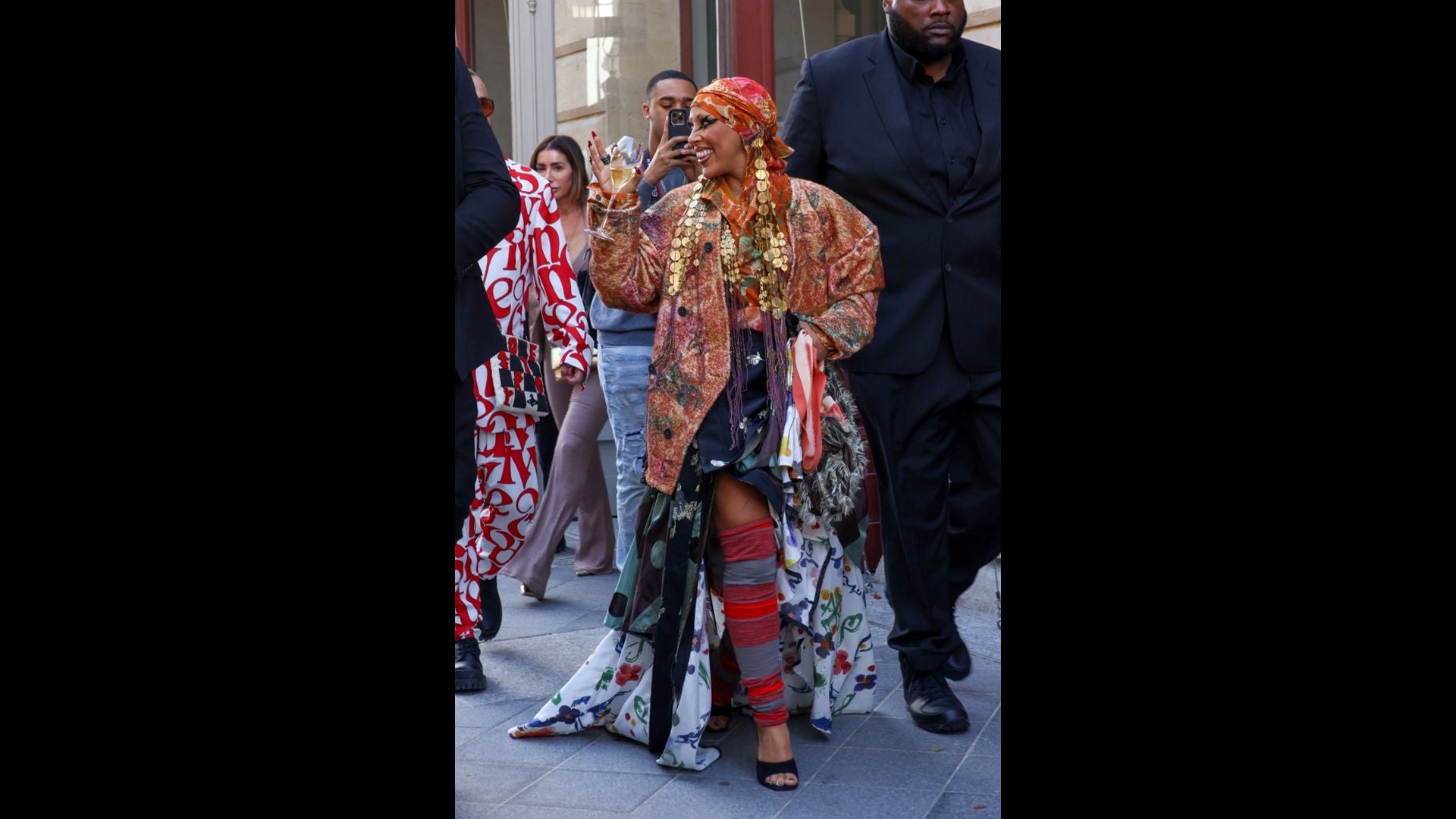 Doja Cat Turns Heads With Eclectic Wardrobe at Paris Fashion Week ...