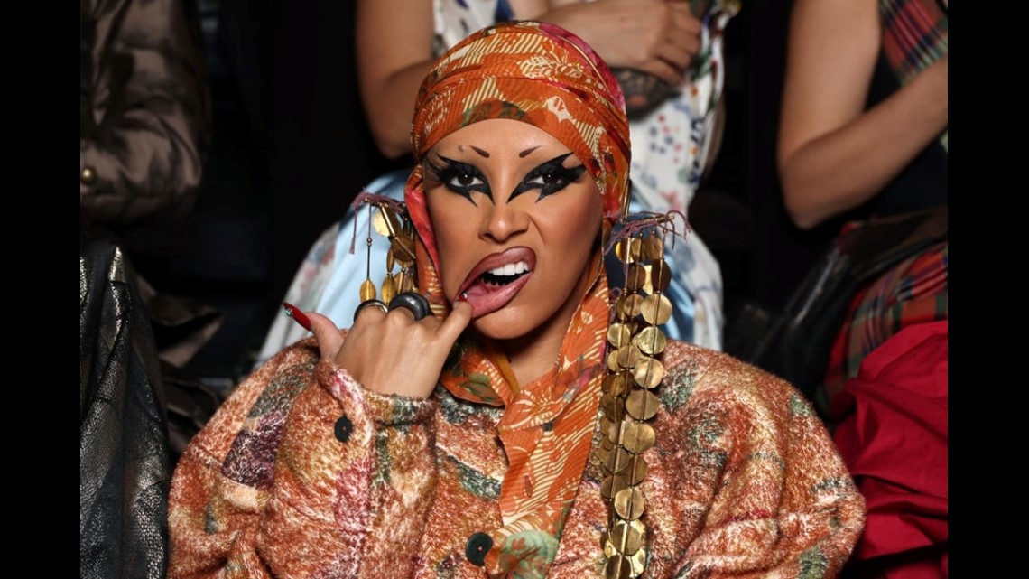 Doja Cat Turns Heads With Eclectic Wardrobe at Paris Fashion Week ...