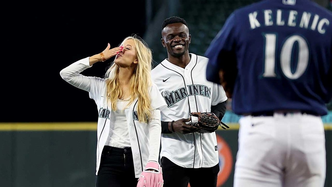 'Love Is Blind' Couple Chelsea and Kwame Throw First Pitch at Seattle ...