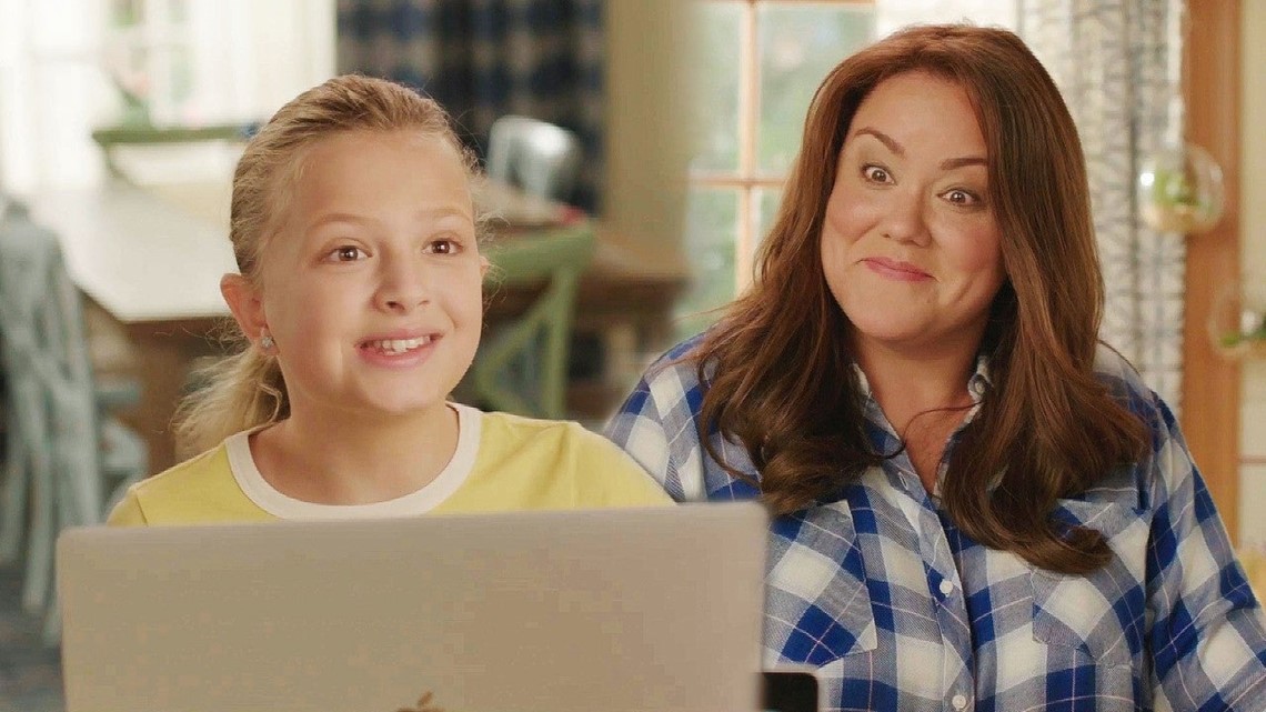 'American Housewife' Winks at Anna-Kat Recasting in Season 5 Premiere ...