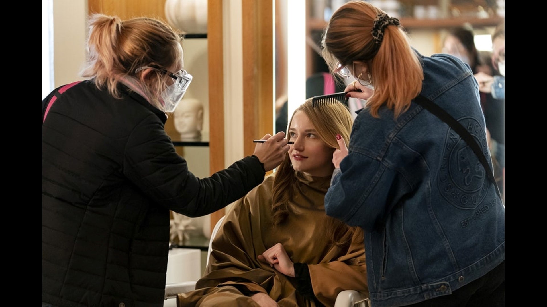'Inventing Anna' Costume Designer on Transforming Julia Garner Into ...