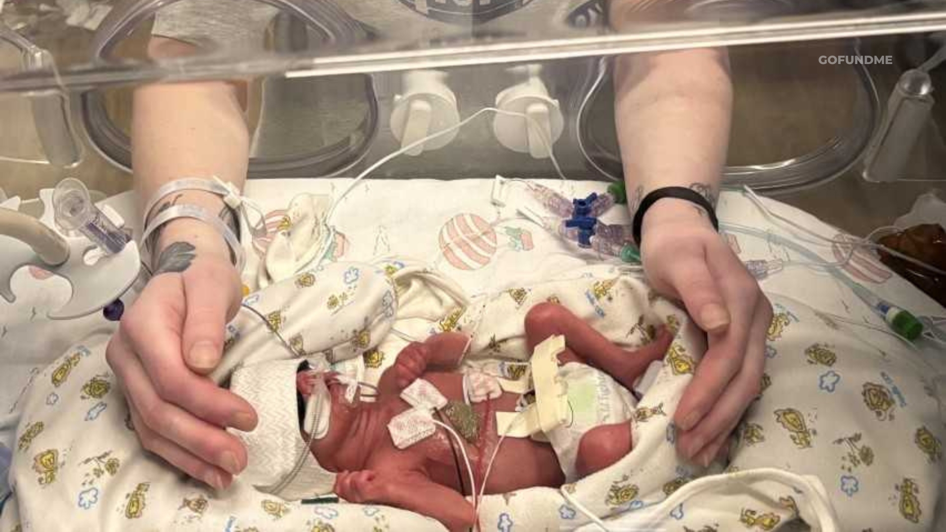 Oregon woman gives birth to 25-week-old twins on Christmas Day mid-move ...