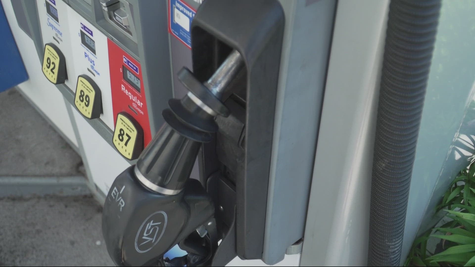 Oregonians can pump their own gas starting later this week | ktvb.com