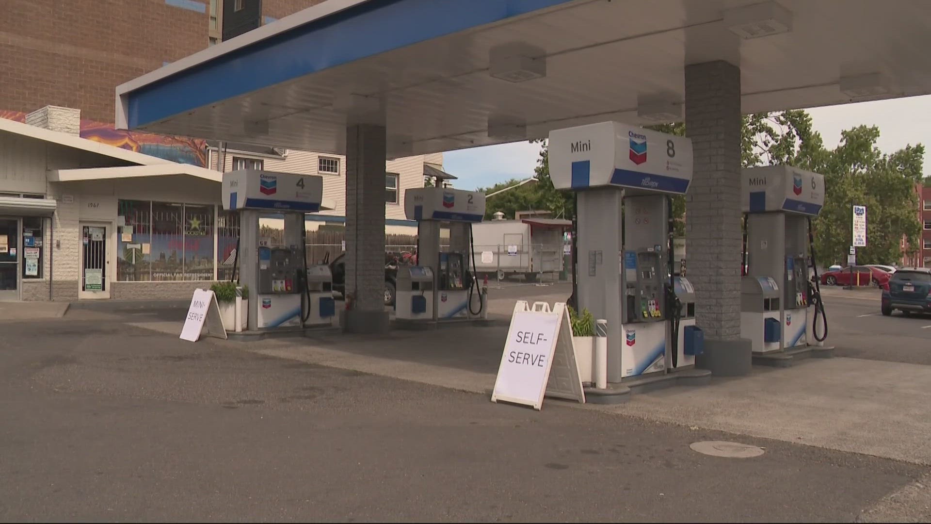 Oregon gas bill: Kotek signs self-service gas bill Friday morning ...