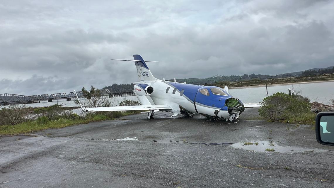 Small plane skids off runway into water in North Bend; 5 people rescued ...