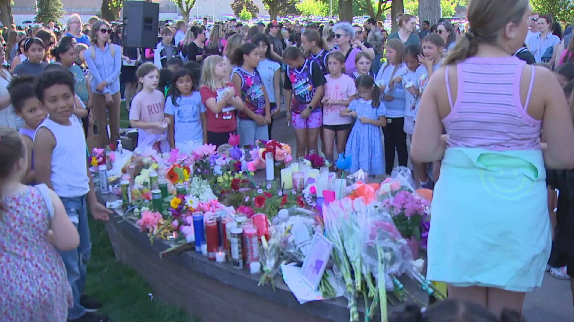 Community mourns three sisters at vigil in Wenatchee | ktvb.com