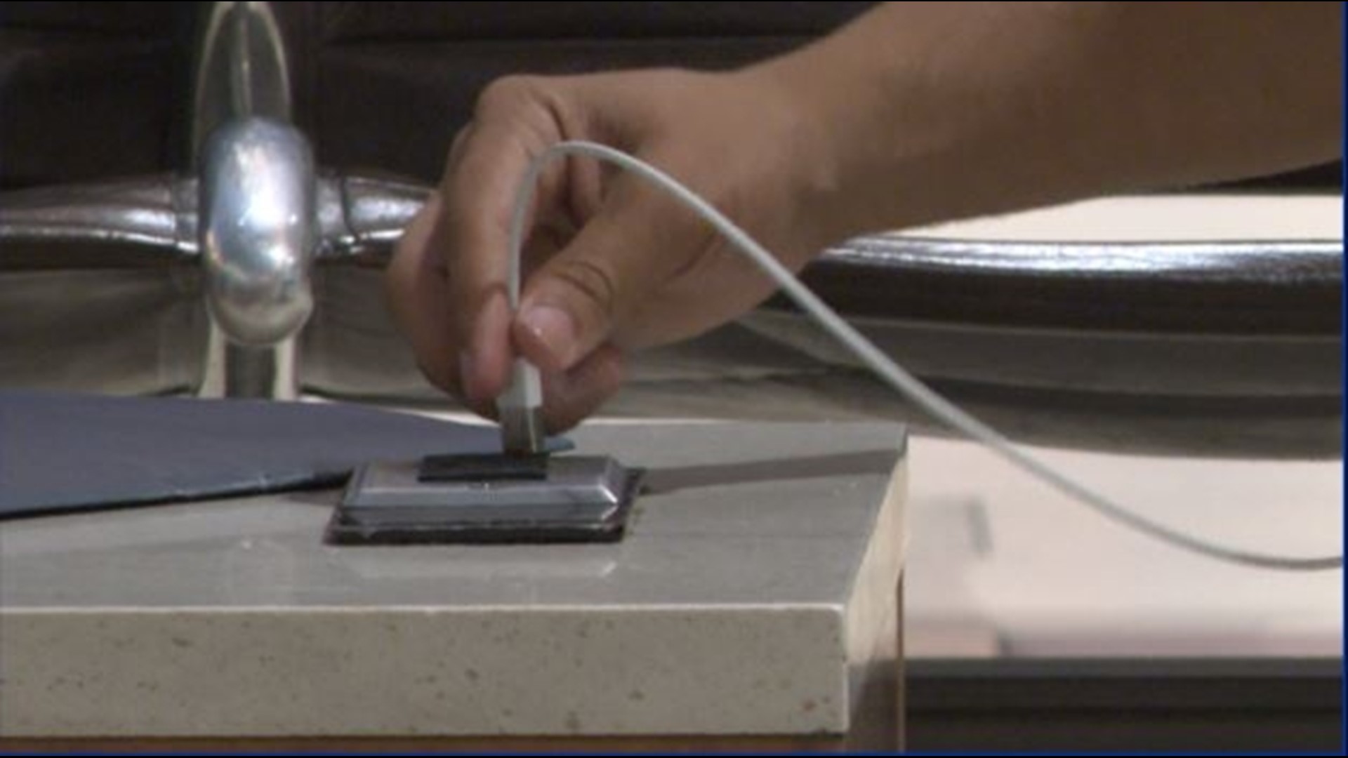 El FBI pide que tome sus precauciones por el 'Juice jacking' | ktvb.com