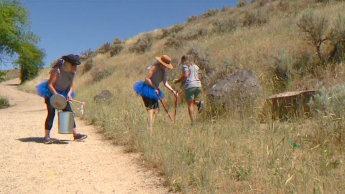 Dozens clean up dog waste along Boise Foothill trails | ktvb.com