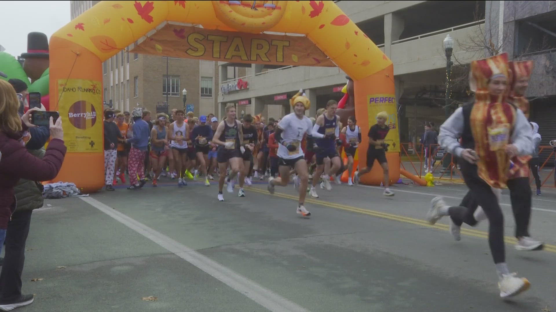 Turkey Day 5K kicks off Thanksgiving with charitable mission | ktvb.com