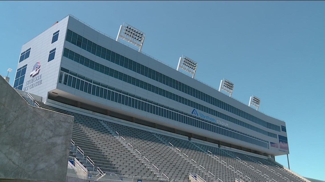 Boise State unveils new LED lights at Albertsons Stadium | ktvb.com