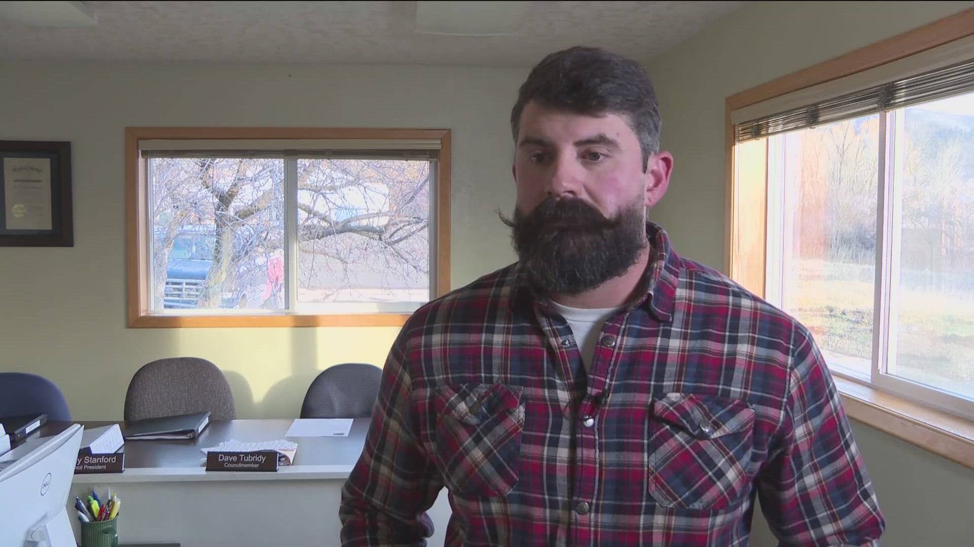 City of Council swears in certified write-in candidate as new mayor ...