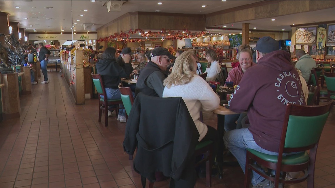 Boise Stage Stop hosts annual Thanksgiving dinner for truck drivers ...