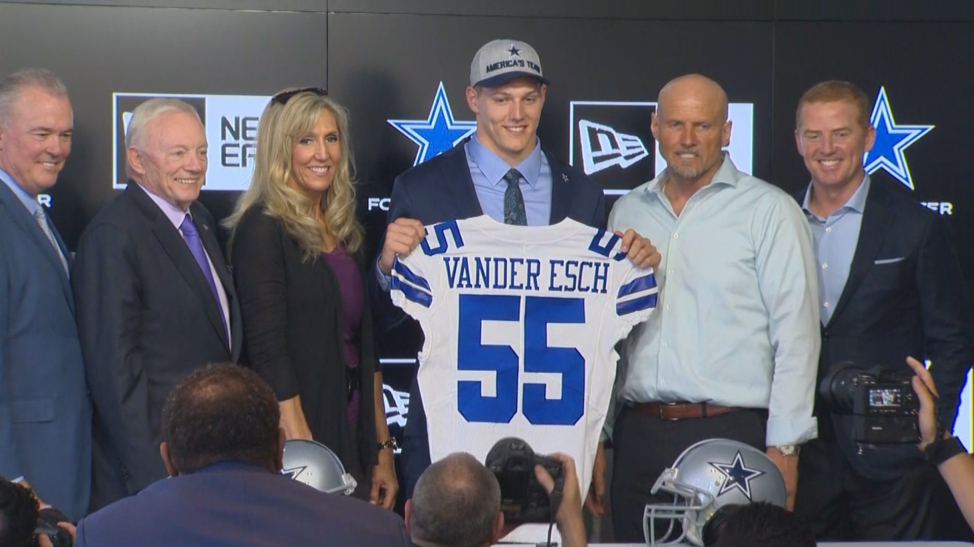 PHOTOS: Vander Esch introduced at Dallas Cowboys press conference ...