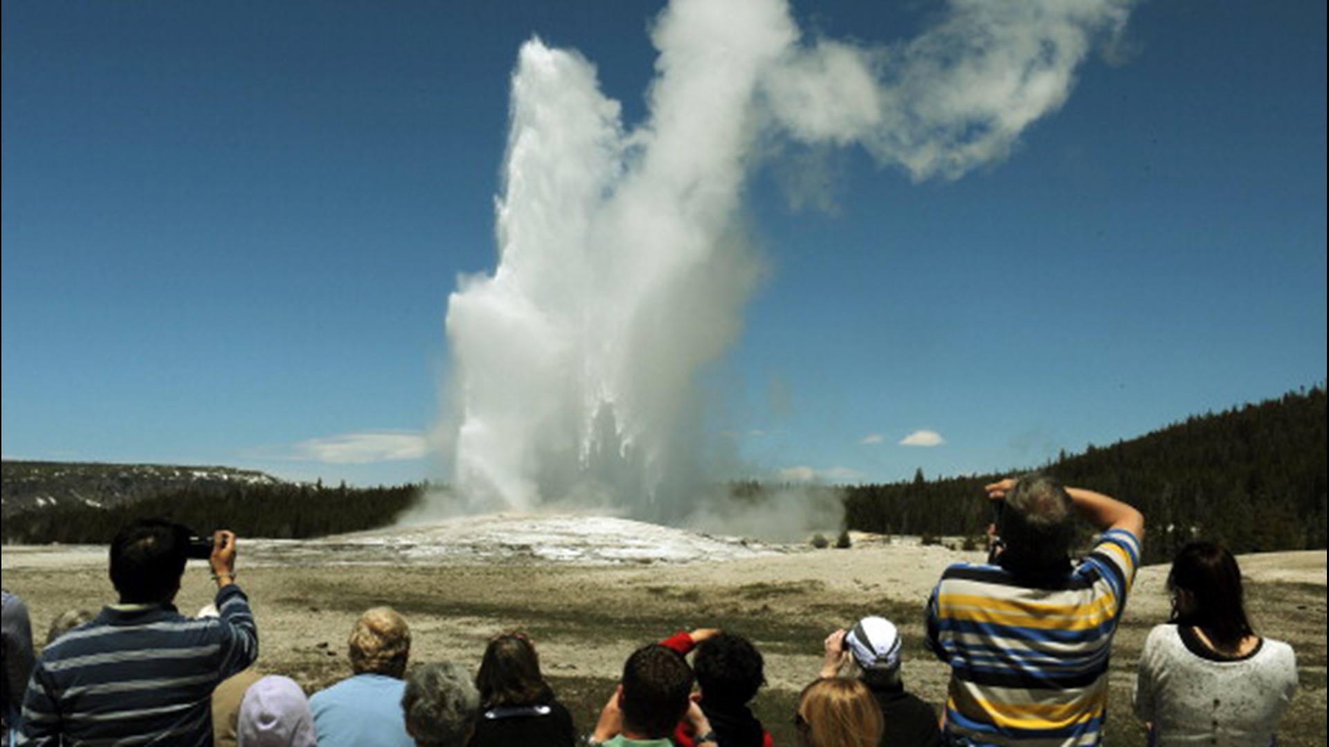 Man falls into Yellowstone hot spring, severely burned | ktvb.com