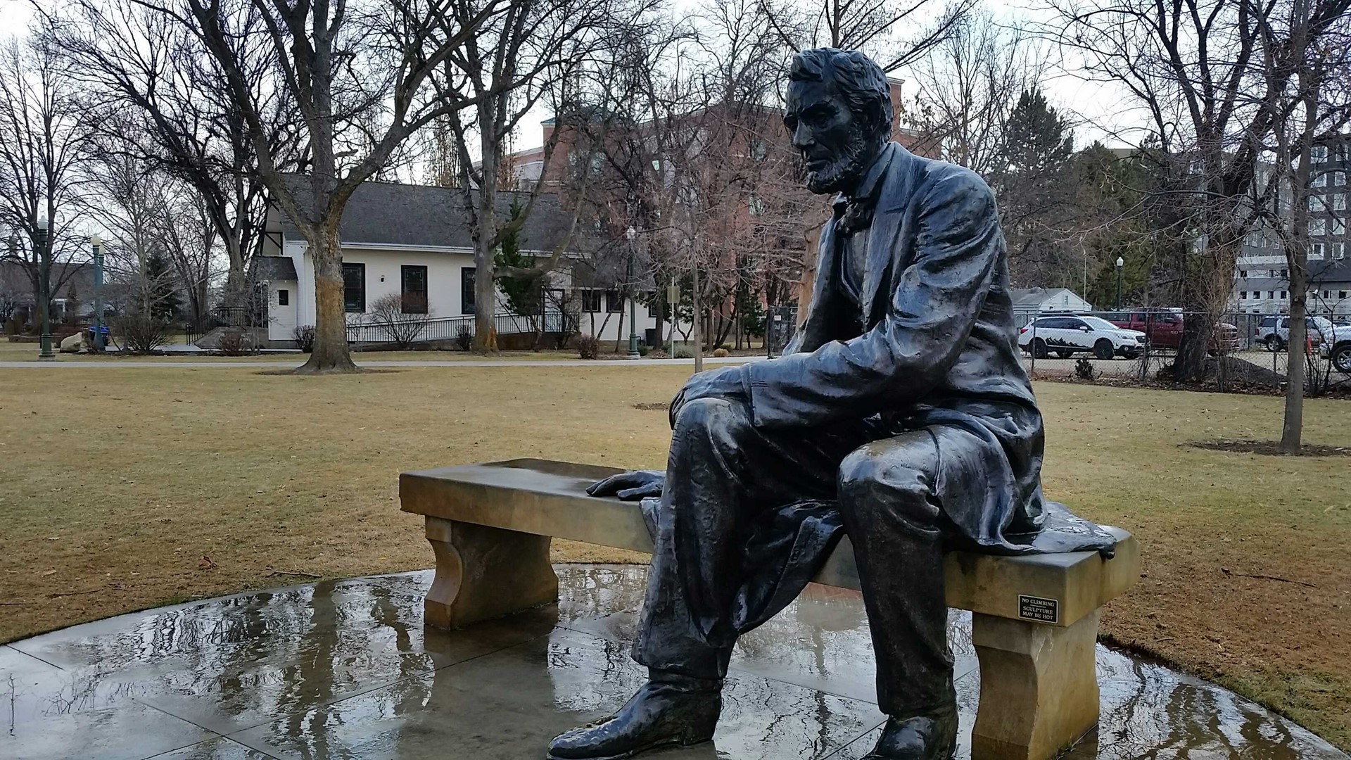 Paint thrown on Lincoln statue in Boise's Julia Davis Park | ktvb.com