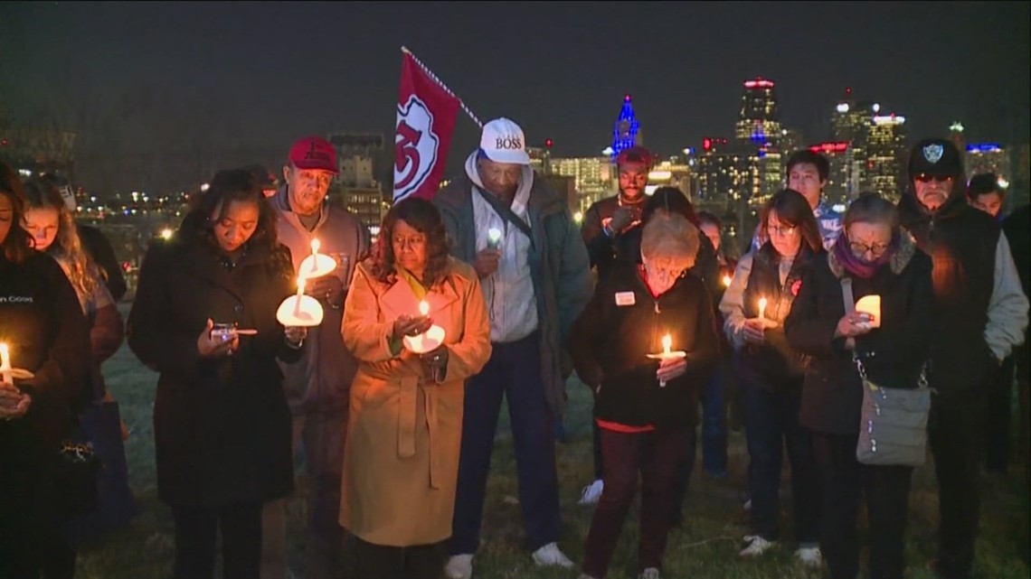 Candlelight vigil held for victims of Kansas City parade shooting ...