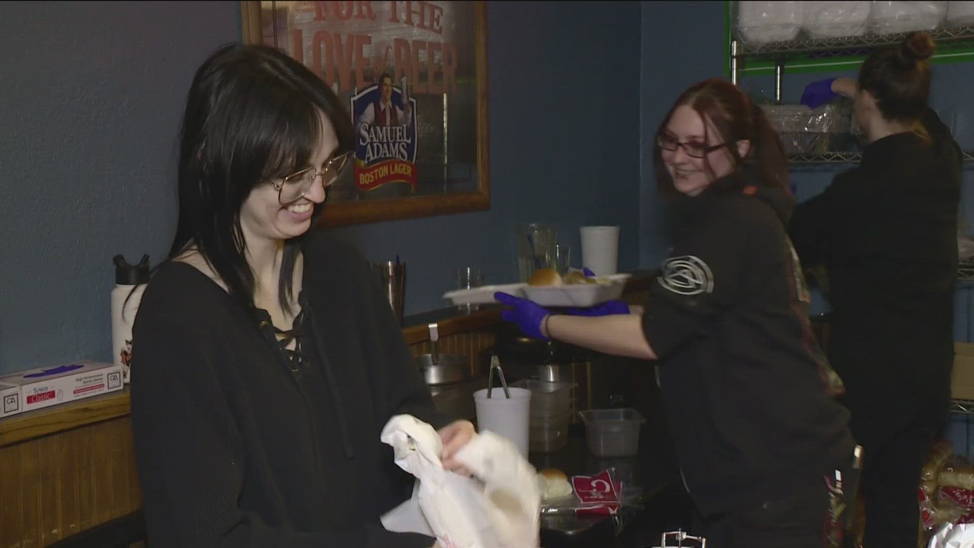 Local Boise pub serves free Thanksgiving meals | ktvb.com