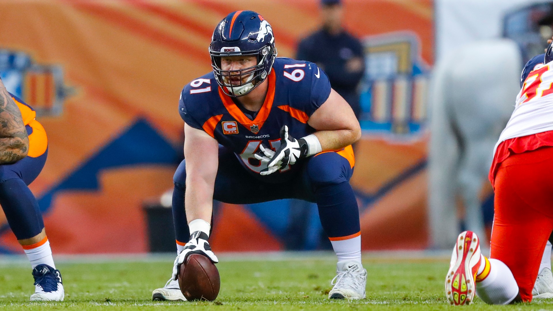Former Boise State and Denver Bronco Matt Paradis signs with the ...