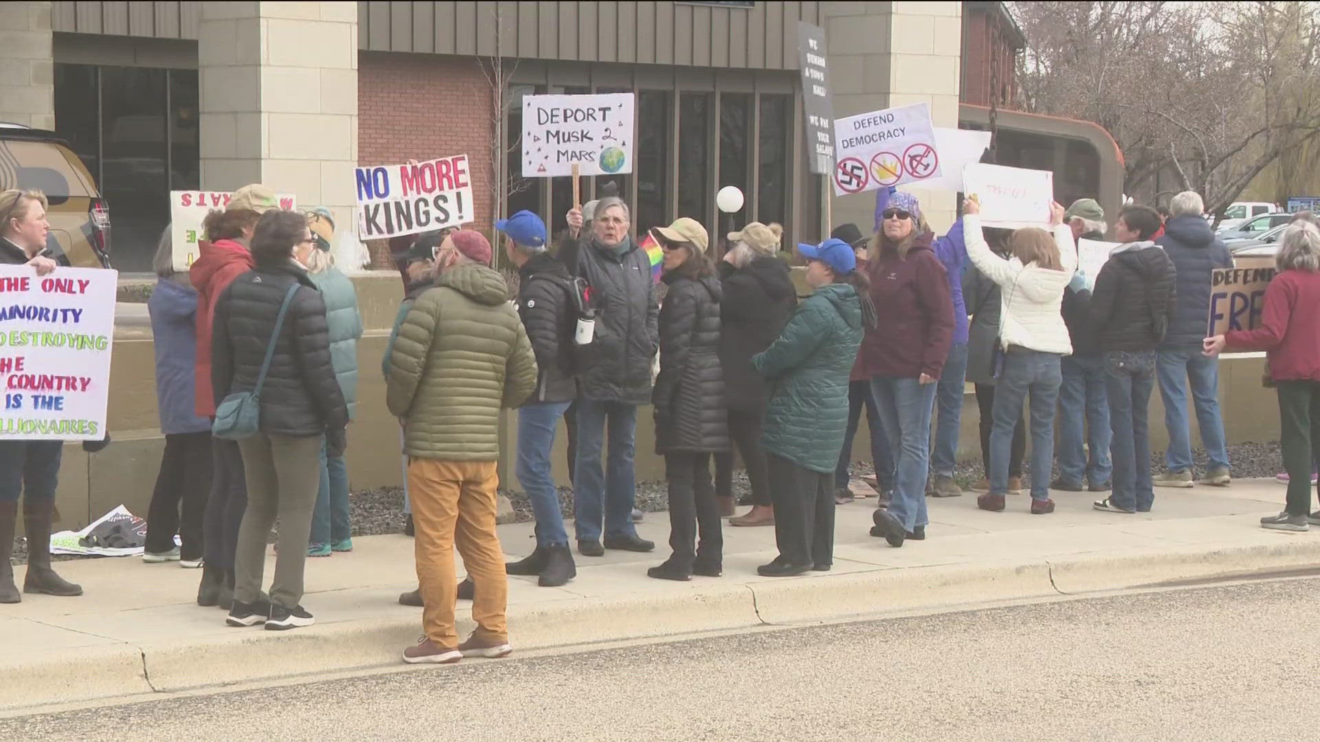 Hundreds protest outside a Garden City hotel to get the attention of ...
