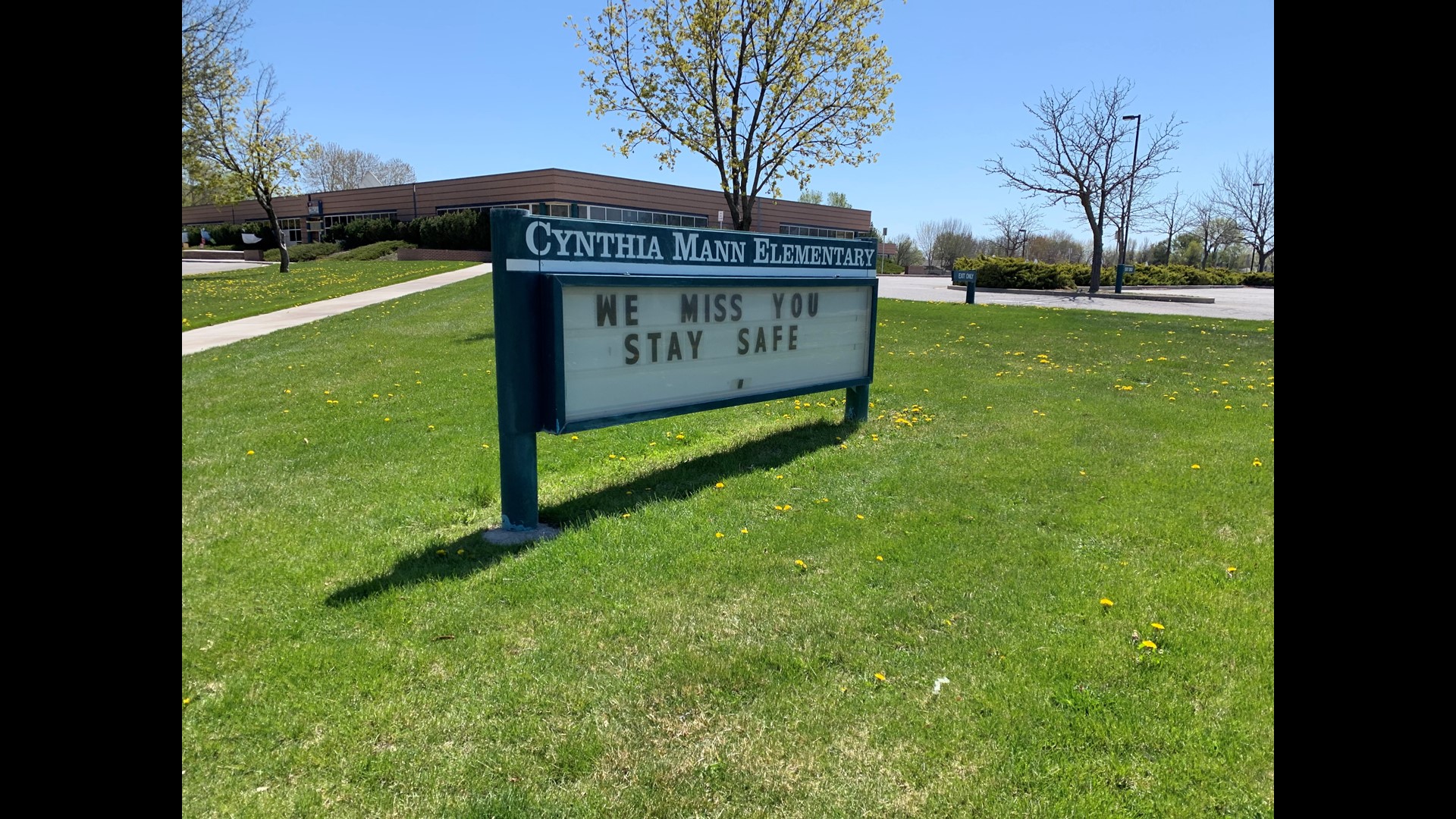 Cynthia Mann Elementary School signs of encouragement | ktvb.com