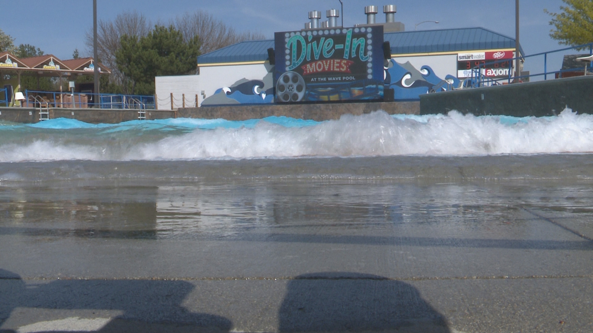 Roaring Springs trae películas al Wave Pool Stage en un nuevo tablero ...