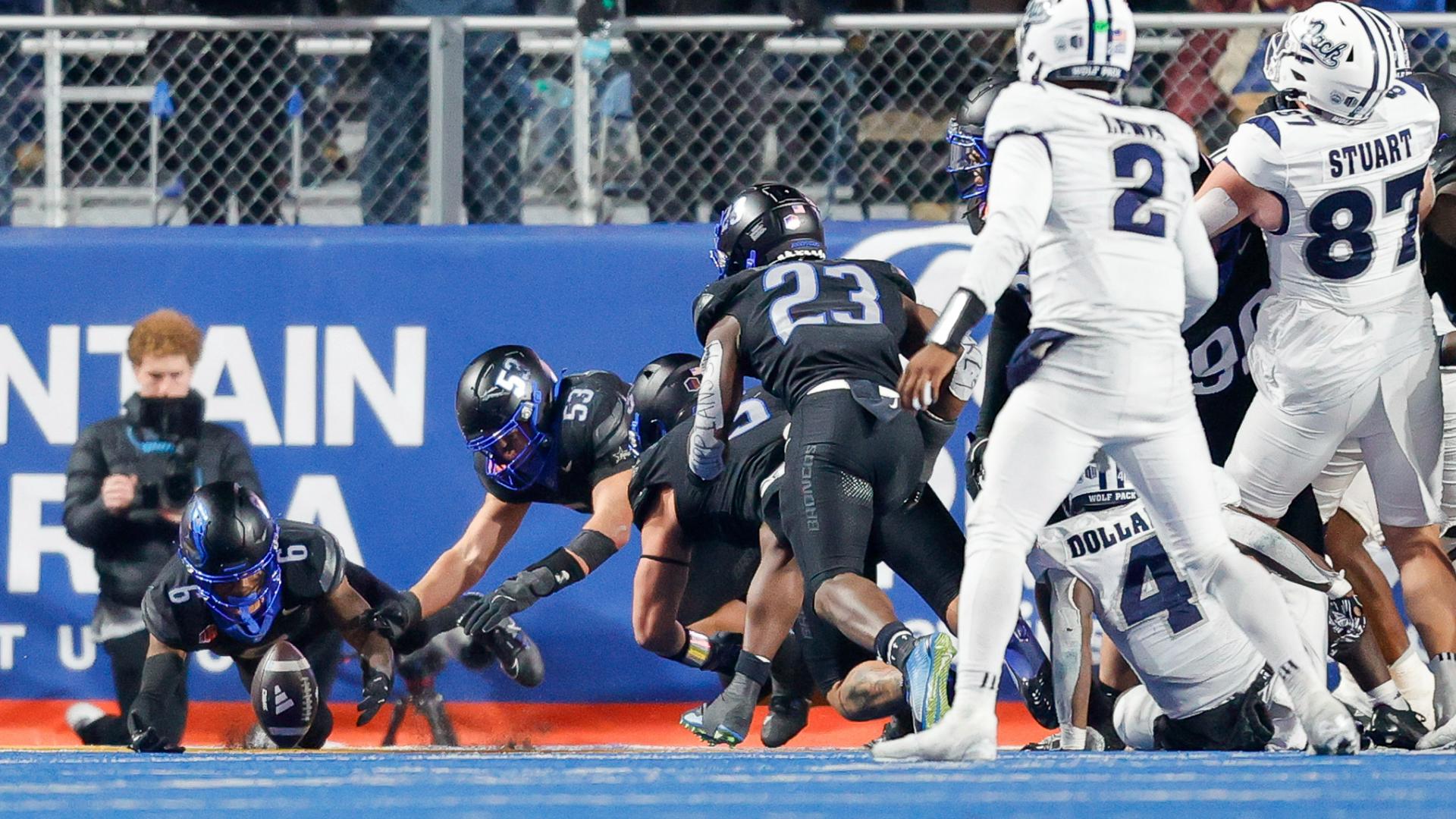 No. 12 Boise State beats Nevada 28-21 behind Jeanty's 3 TD runs | ktvb.com