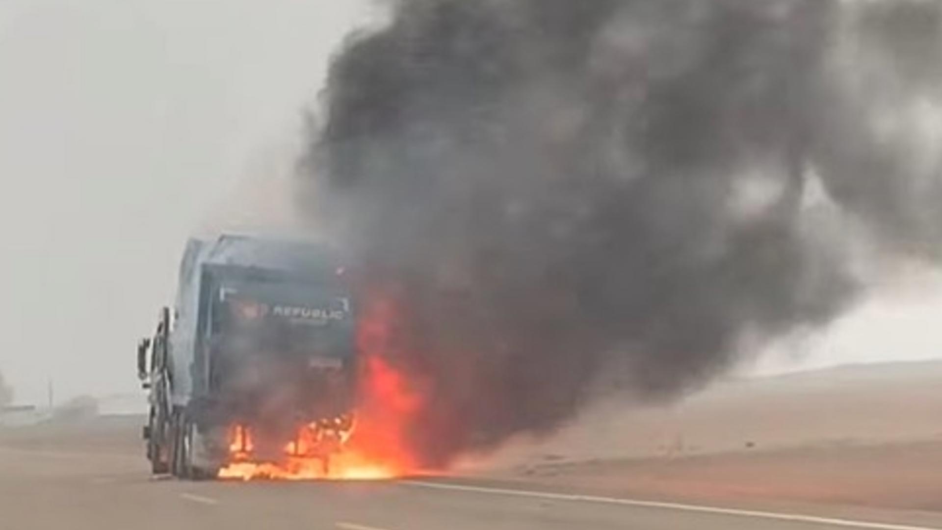 Caldwell Fire crews extinguish trash truck on fire | ktvb.com