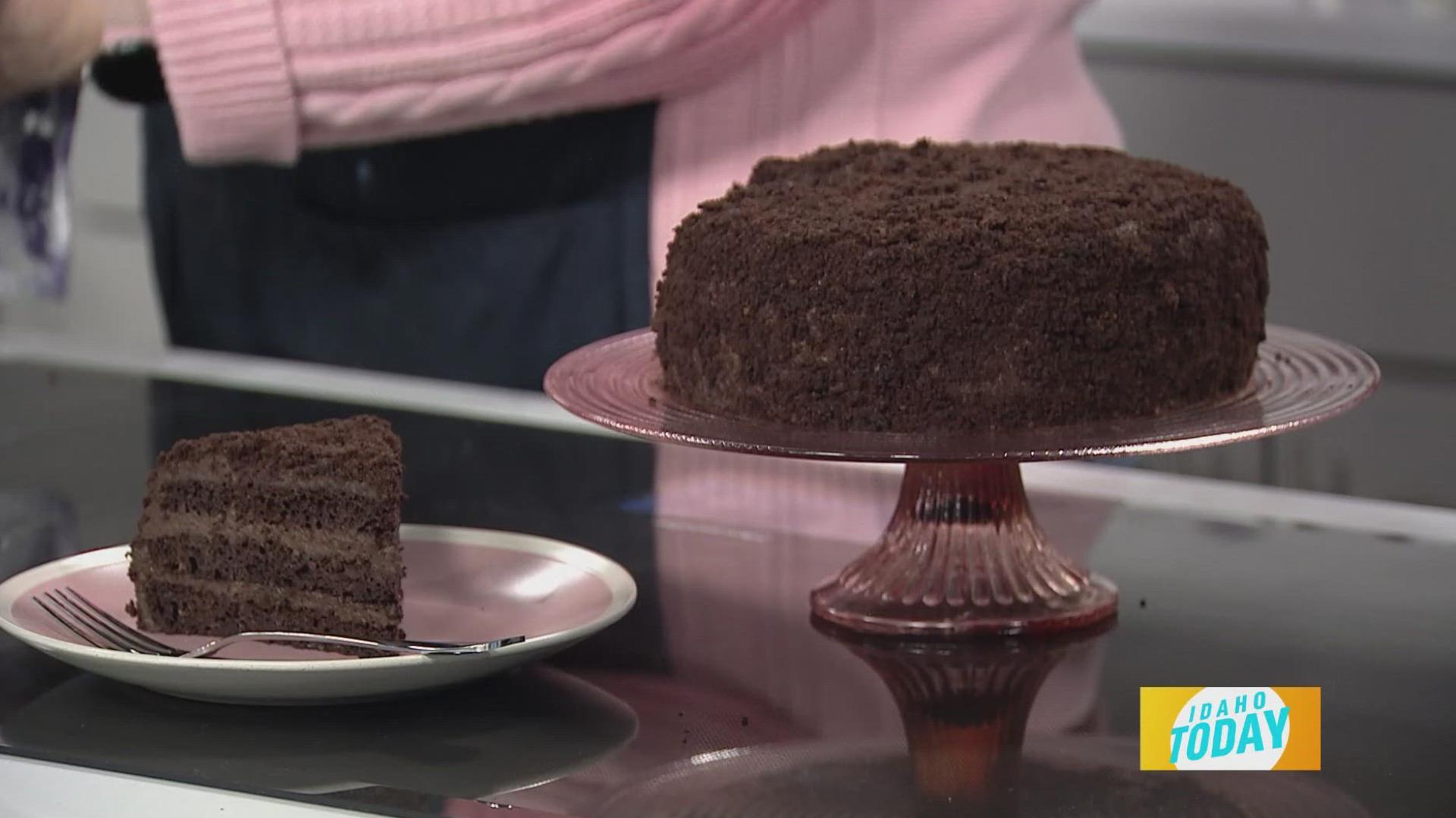 Carly tries to frost Angie's scrumptious Chocolate Blackout Cake | ktvb.com