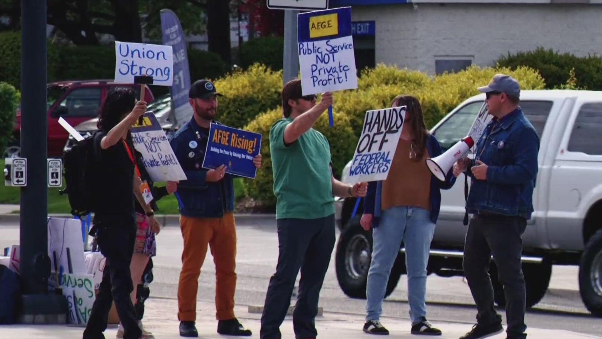 Federal workers rally for TSA union at Boise Airport | ktvb.com