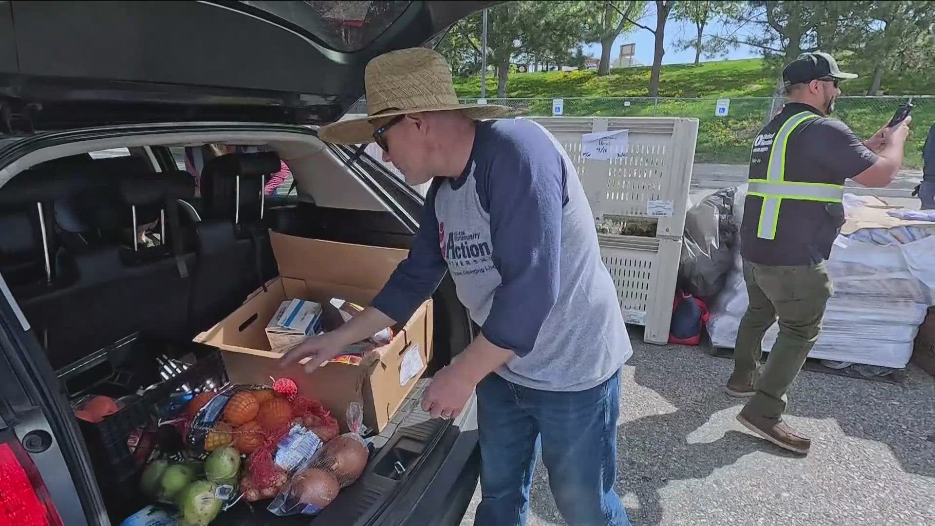 Feeding American Herores drive-thru event brings smiles to veterans ...