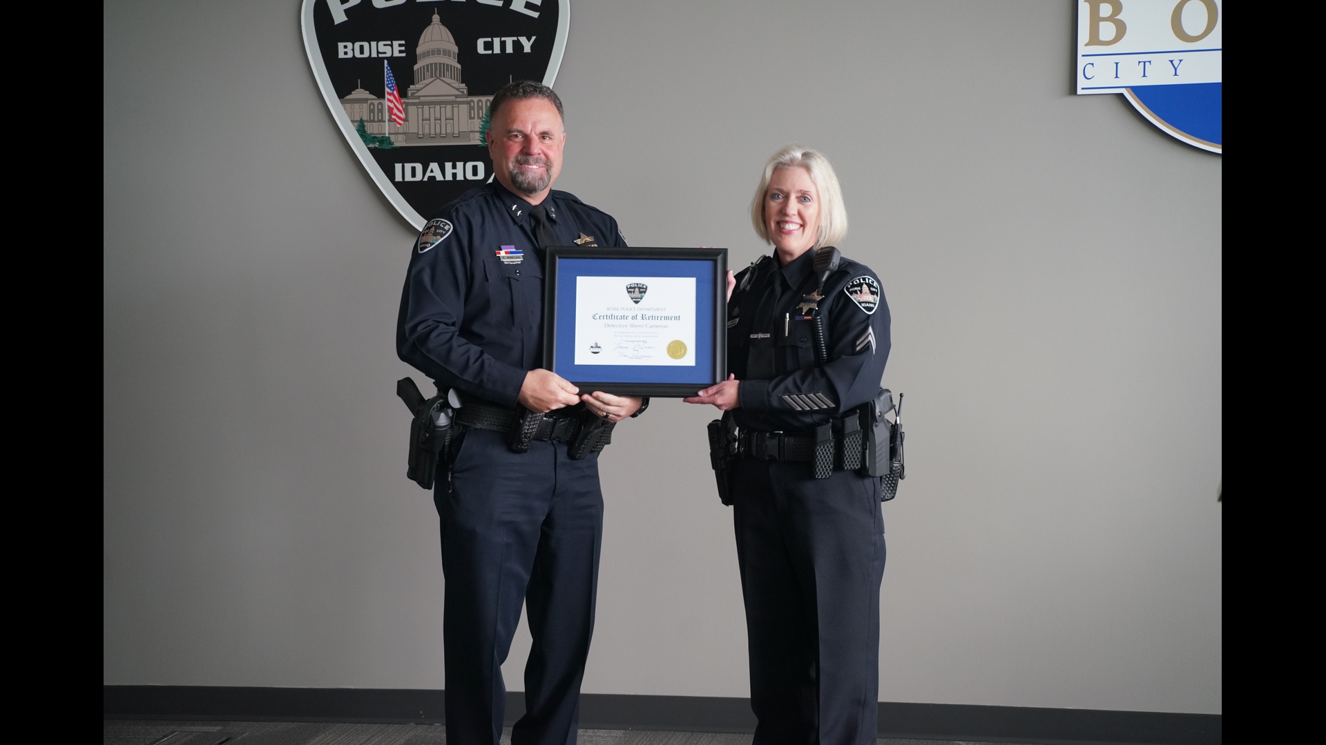 Boise's first domestic violence detective turns in her badge, hundreds ...