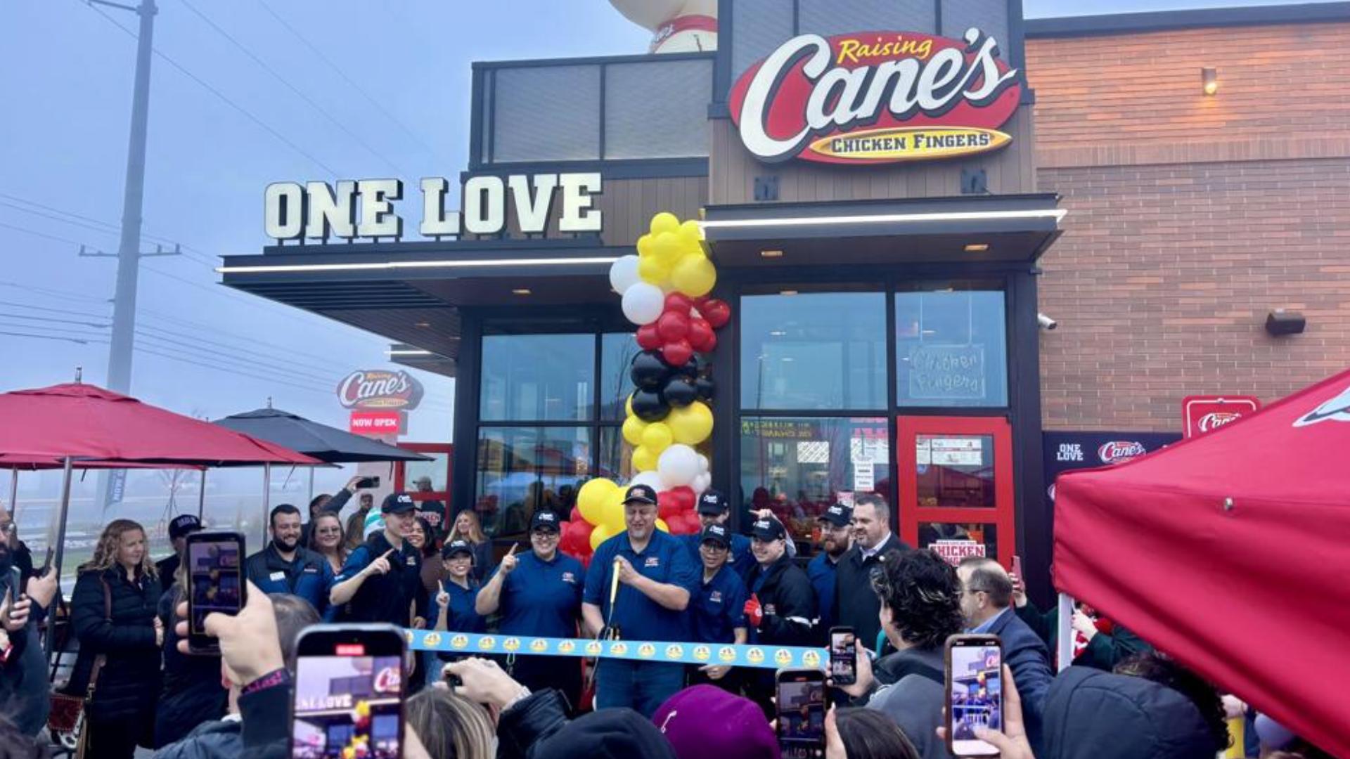 Hundreds line up for Idaho’s first Raising Cane’s in Meridian | ktvb.com