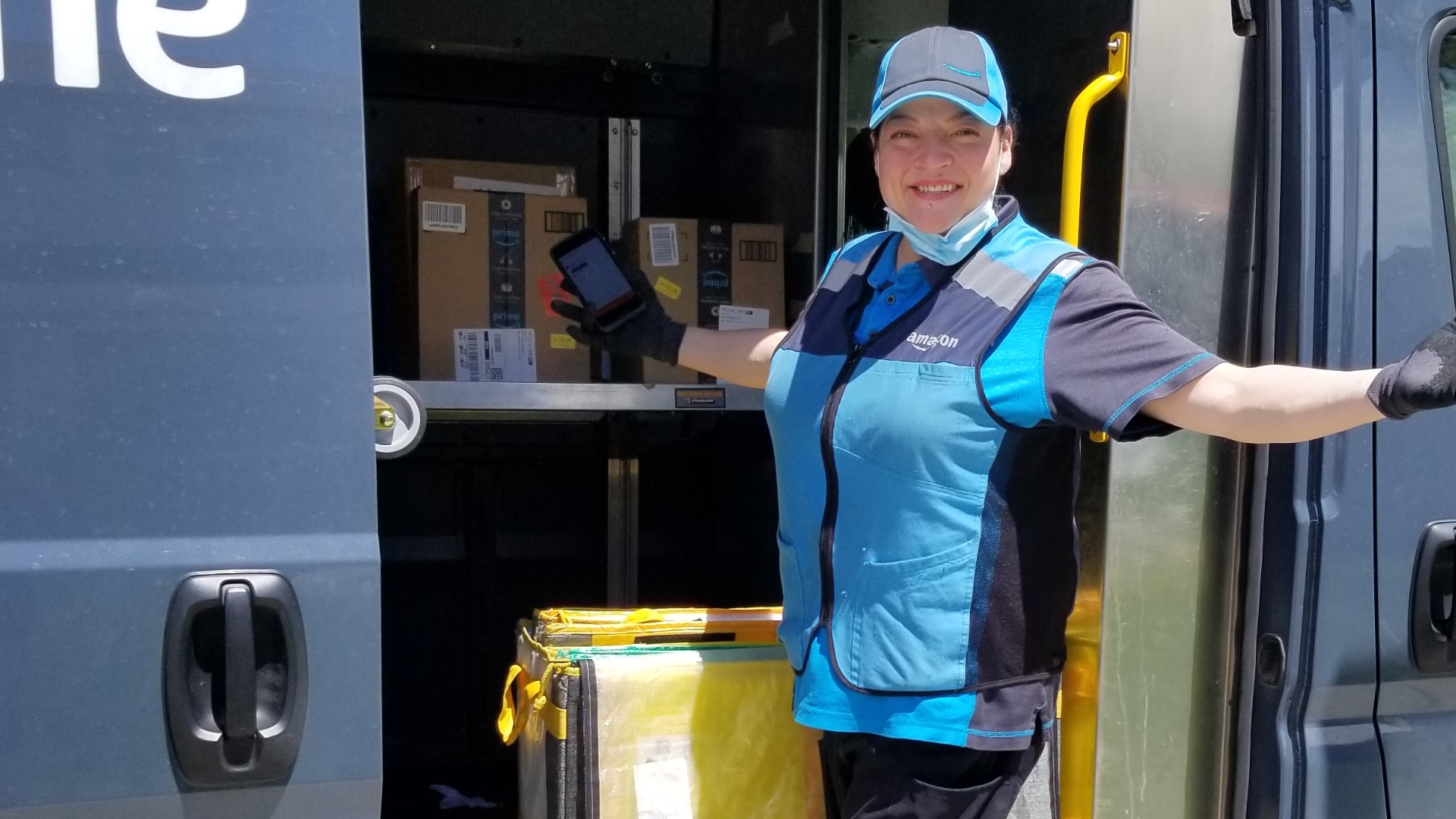 7's Hero: Video of Amazon delivery driver praying on doorstep in Nampa ...