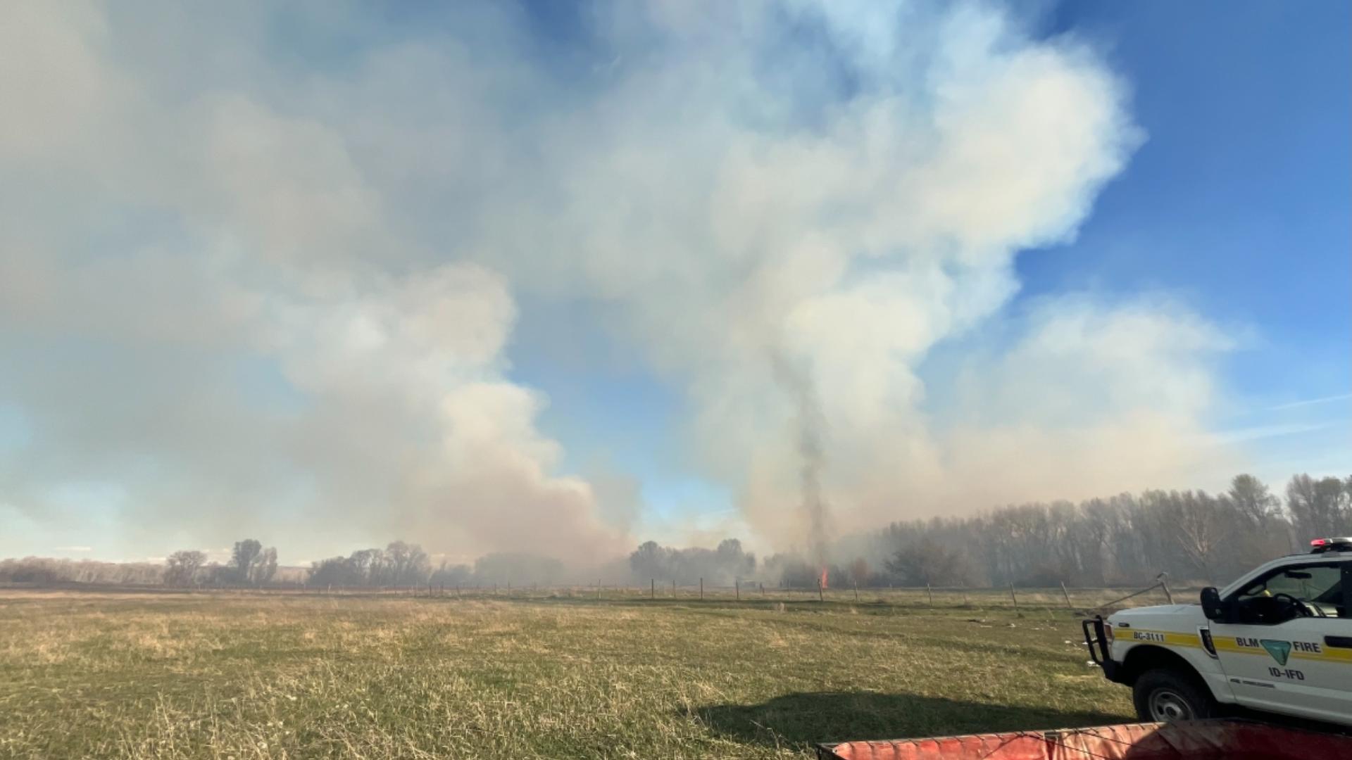 Crews contain Snake River brush fire near Rexburg | ktvb.com