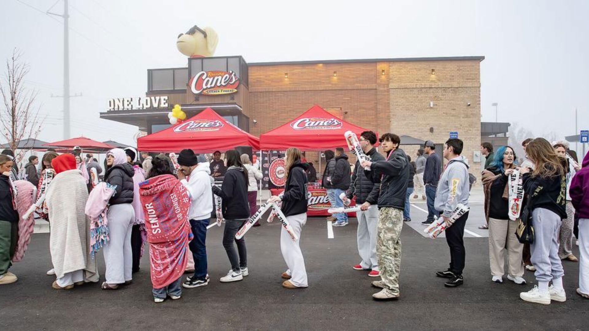 Hundreds line up for Idaho’s first Raising Cane’s in Meridian | ktvb.com