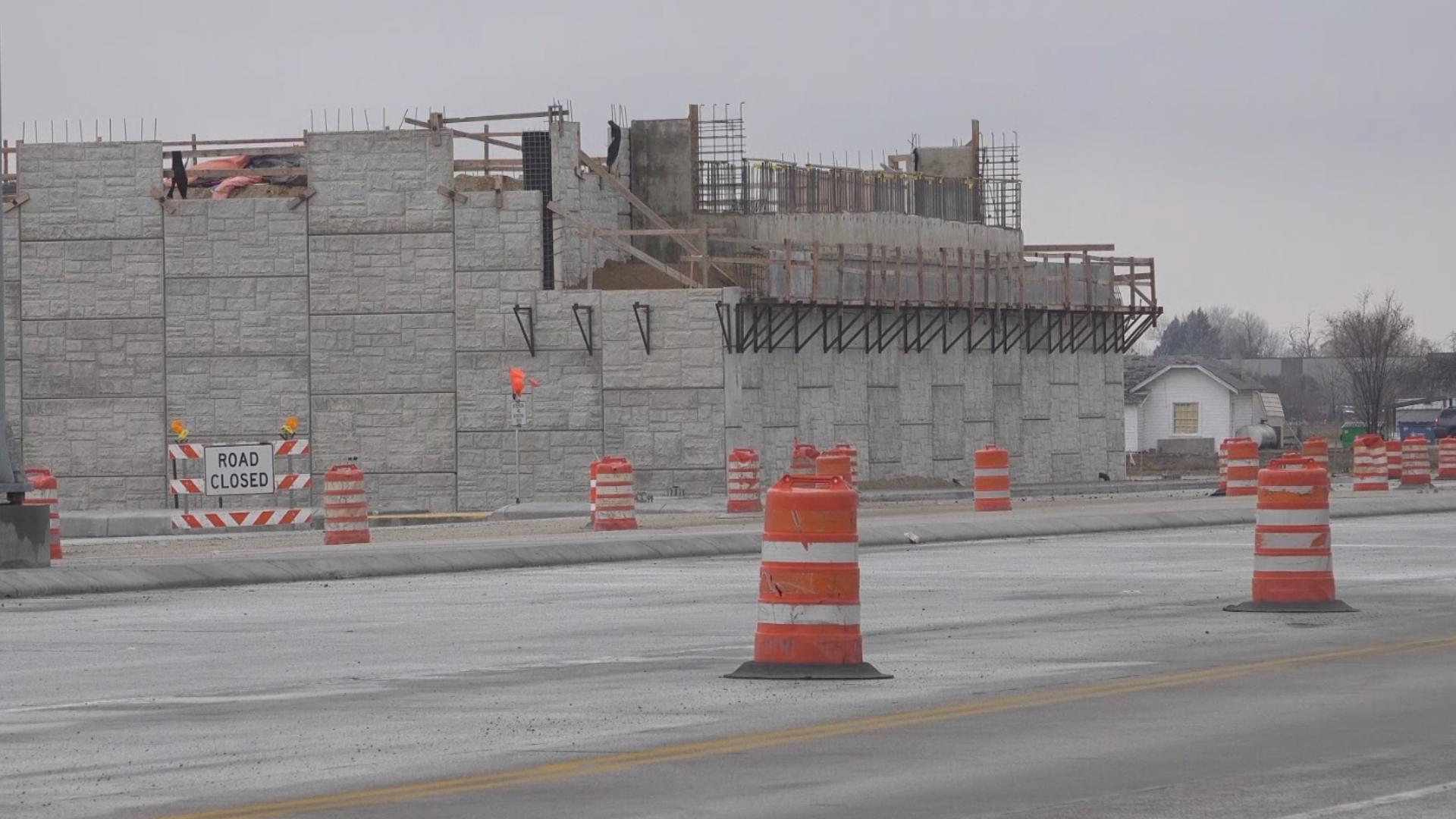 Movie Review: In 'Mercy,' Chris Pratt is on trial with an artificial ...