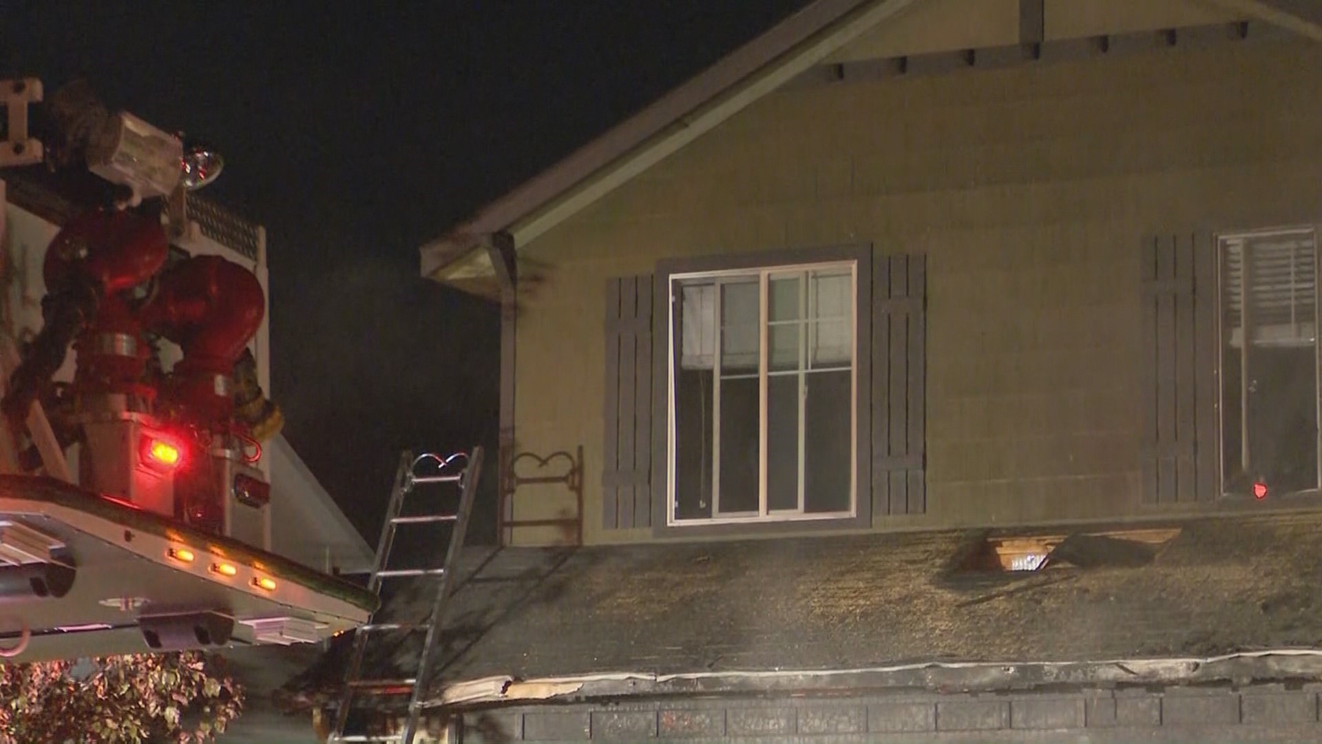 Flames seen leaping from garage in Meridian house fire | ktvb.com