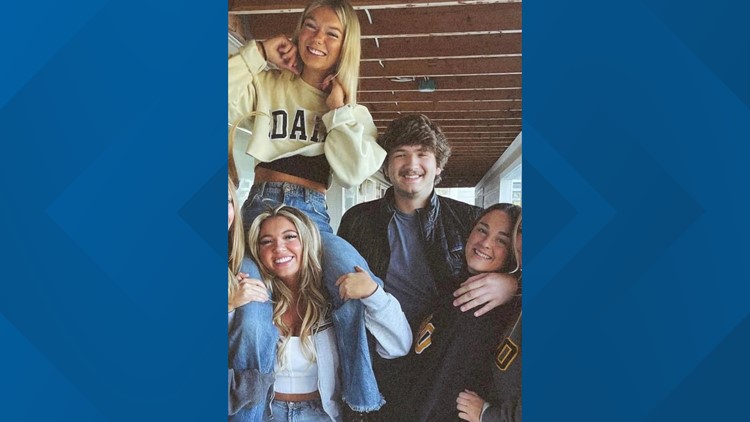 Kaylee Goncalves' parents remember her and best friend Maddie Mog ...