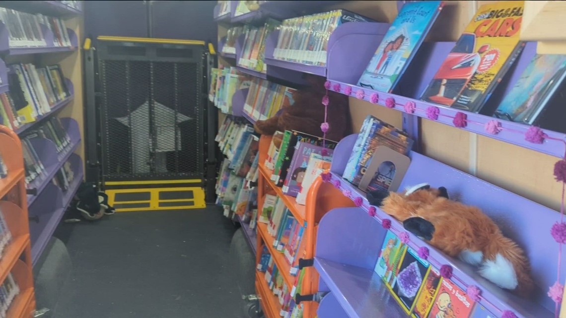 Nampa Public Library unveils new bookmobile | ktvb.com