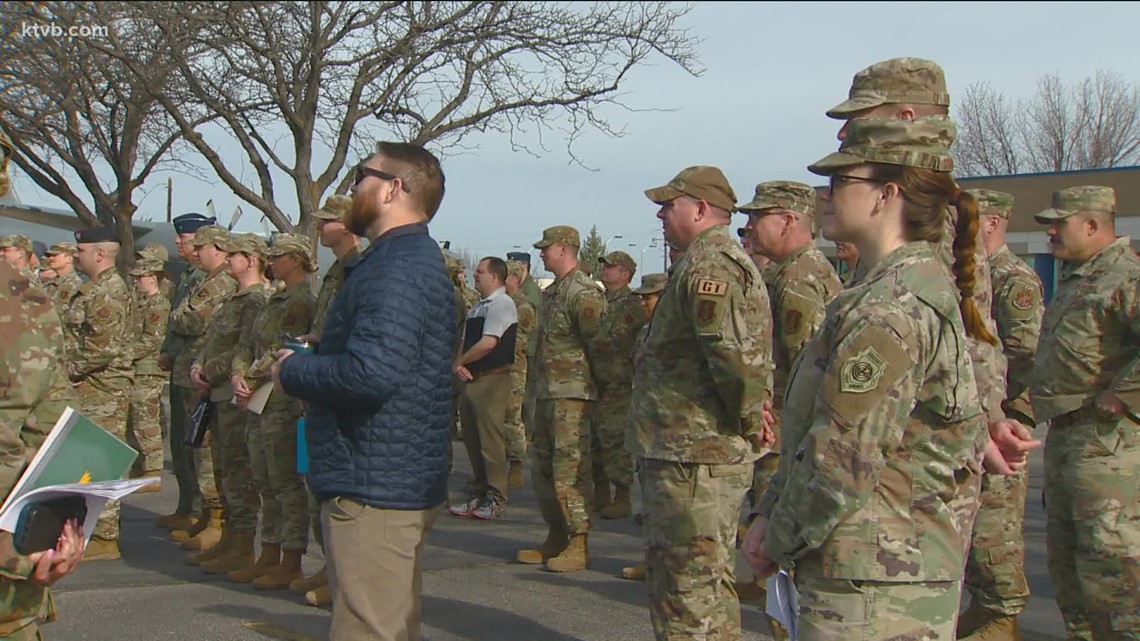 Simpson visits Gowen Field, Boise Airport projects receiving fund ...