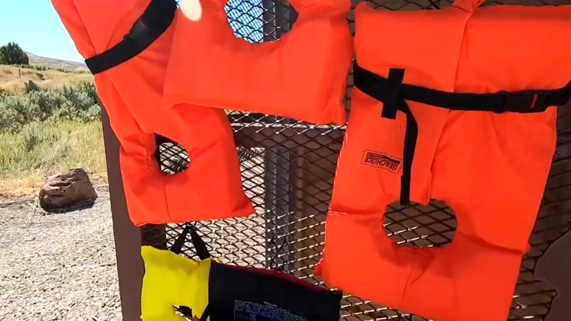 Community creates two-life jacket station on Payette River | ktvb.com