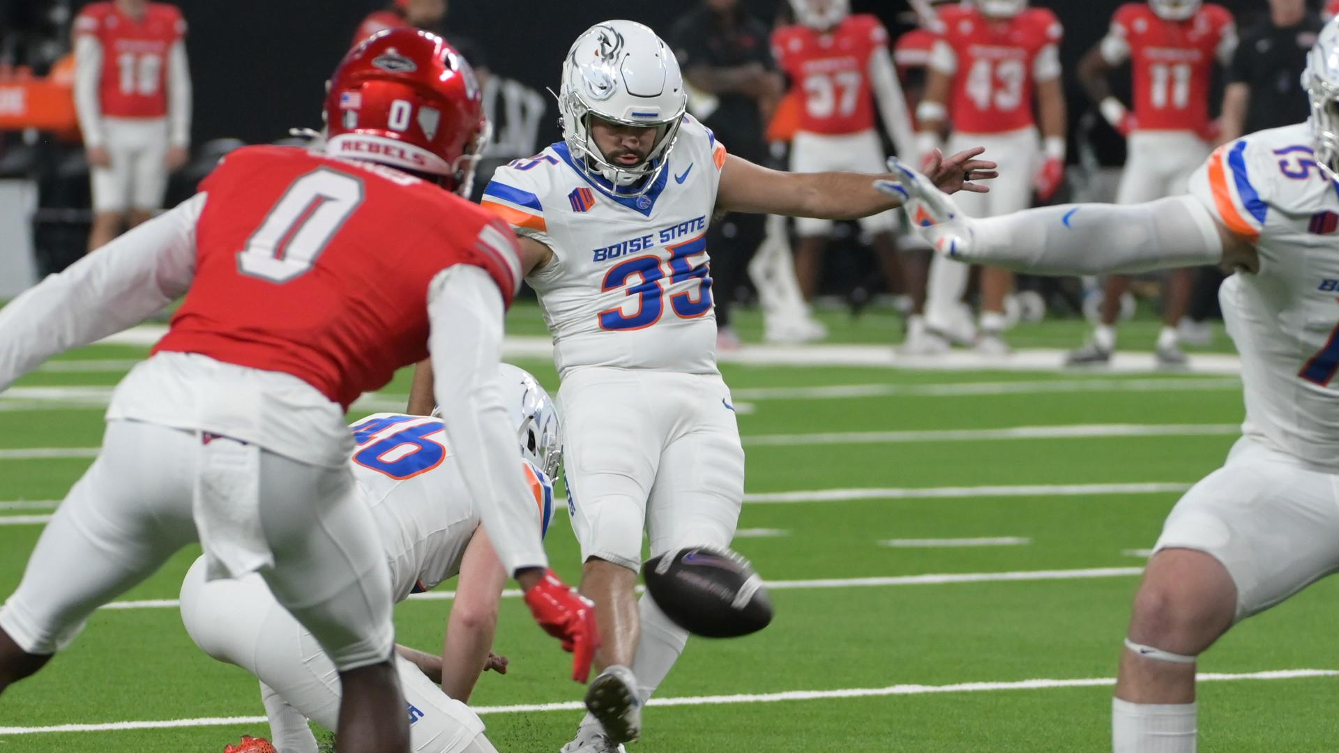 Ashton Jeanty powers No. 17 Boise State to 29-24 win over UNLV | ktvb.com