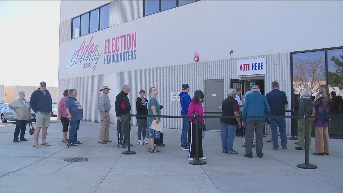 Idahoans line up at the polls for early voting in Ada County | ktvb.com