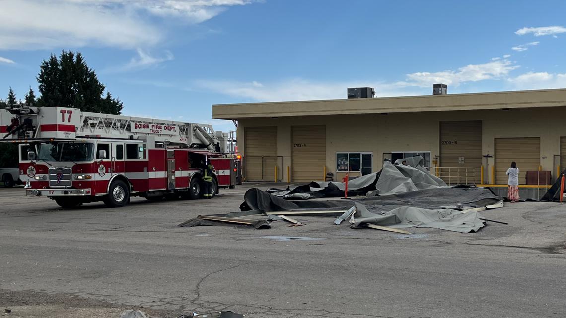 Strong winds blow the roof off a Boise Airport cargo building | ktvb.com