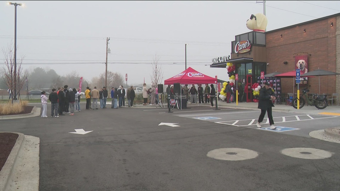 Raising Cane's celebrates opening day in Meridian | ktvb.com