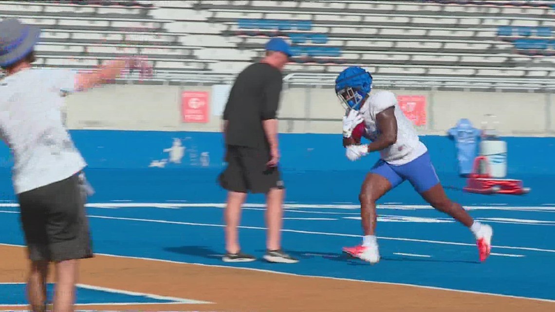 BSU football team arrives in Albuquerque to take on the Lobos | ktvb.com