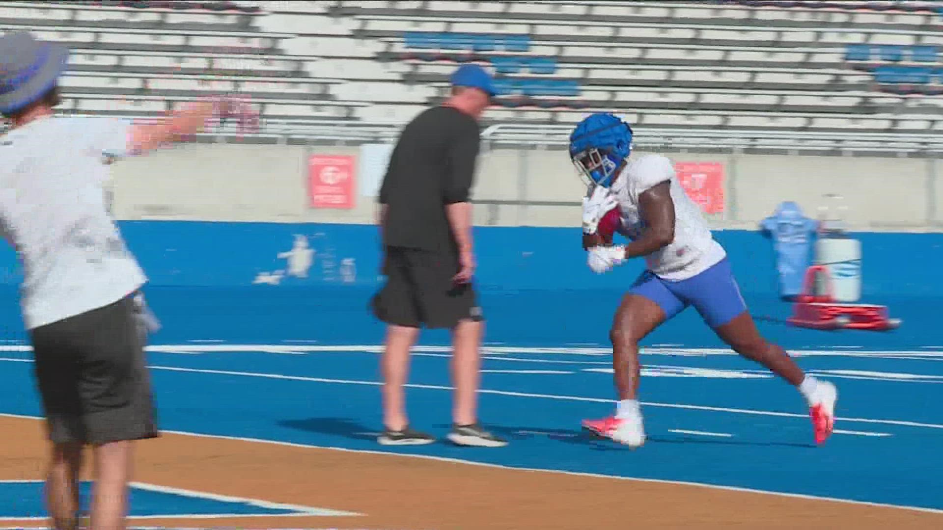 BSU football team arrives in Albuquerque to take on the Lobos | ktvb.com